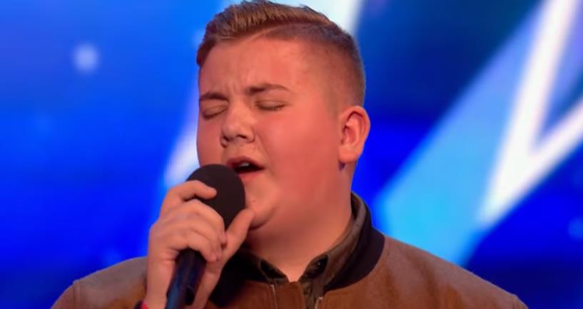 Pred rokmi dostal Kyle zo speváckej šou padáka. Teraz porotu ohromil a ...