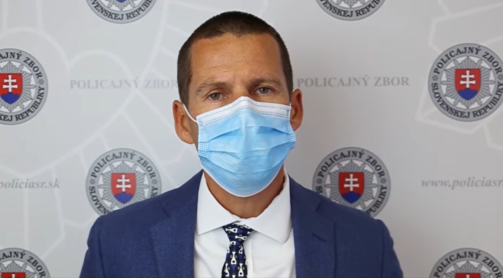 Policajti dohliadajú na dodržiavanie opatrení. Minulý týždeň ...