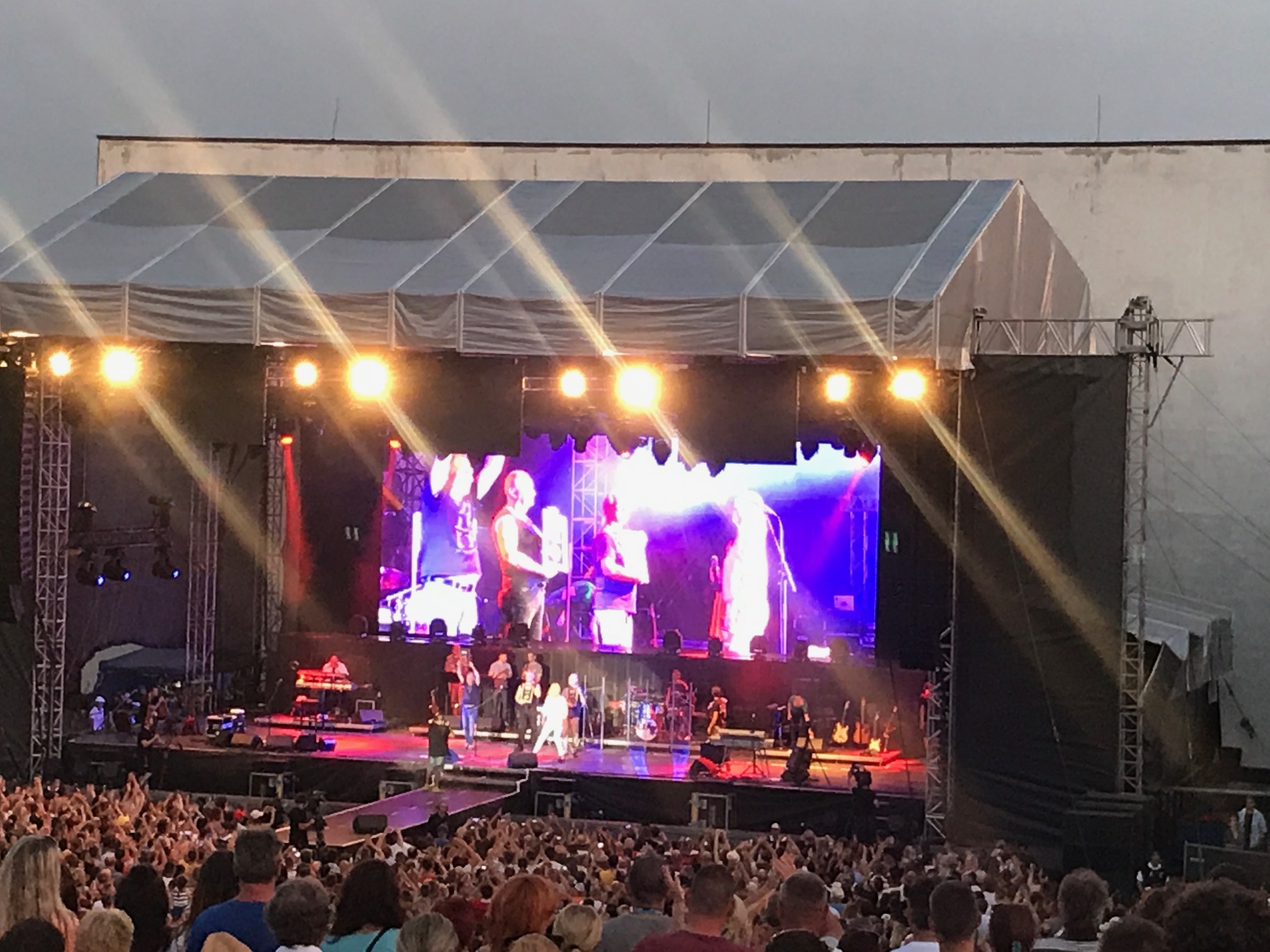 Hudobná legenda vystúpila v Nitre, Elán zaplnil amfiteáter - NitraDeň.sk