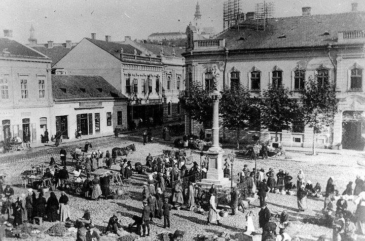 Morovy stlp namestie klub priatelov starej nitry.jpg - NitraDeň.sk