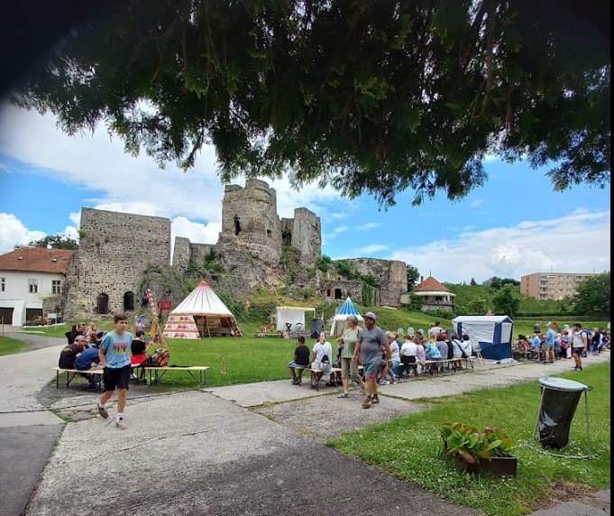 Tip na výlet: Na Levický hrad je príjemná prechádzka, storočia tam straší Biela pani - NitraDeň.sk