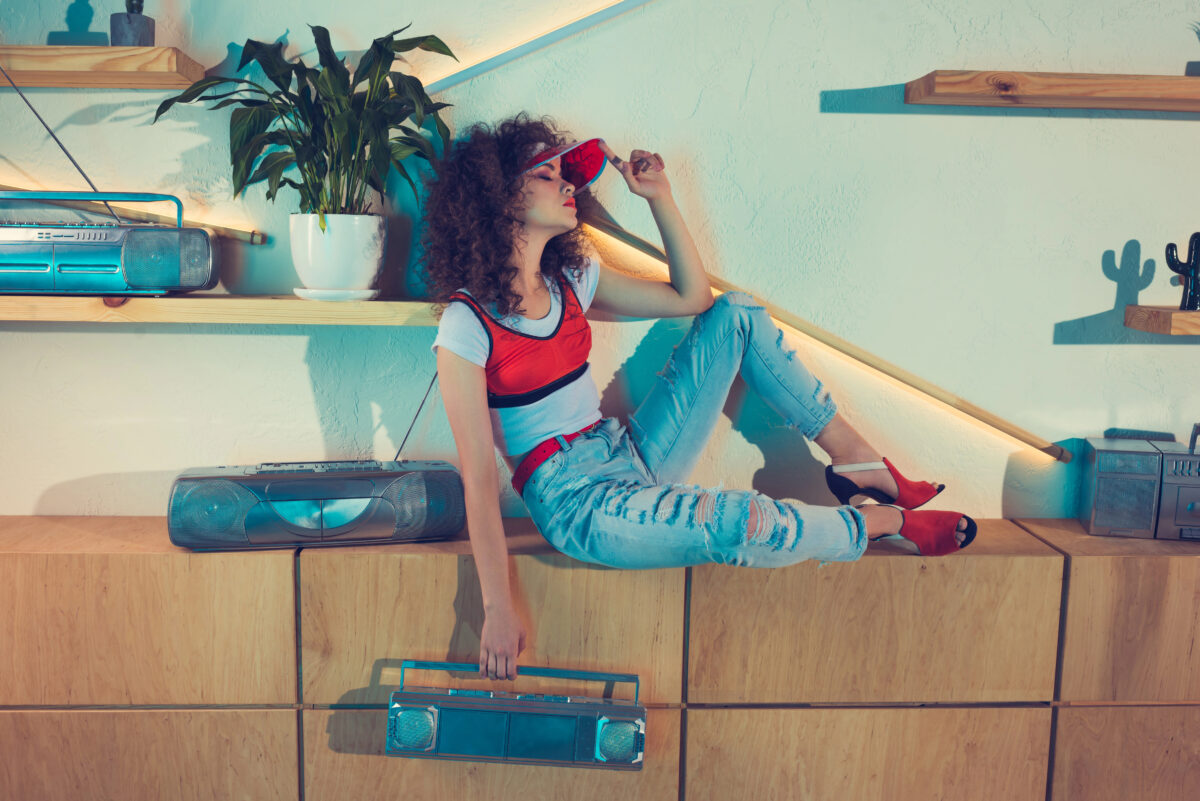 Móda z 80. rokov je späť! Vráťte sa k vycpávkam ramien, vysokému pásu a ...