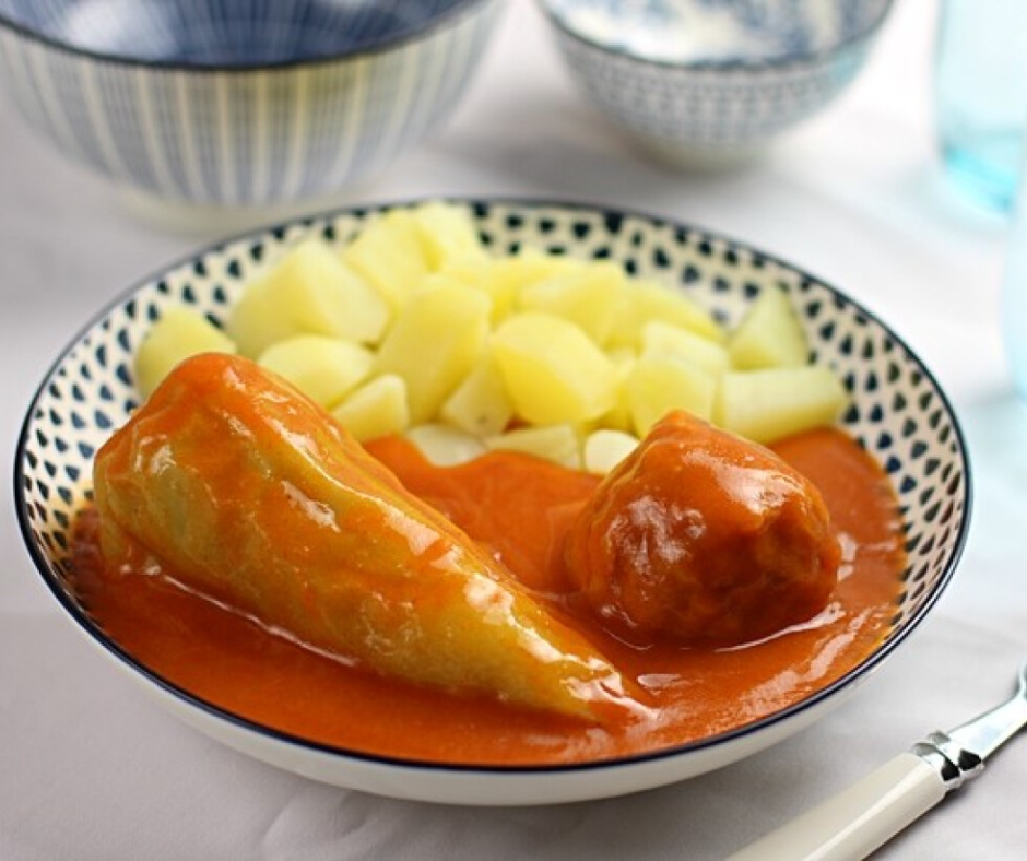 Plnená paprika v paradajkovej omáčke - Mňamky-Recepty.sk