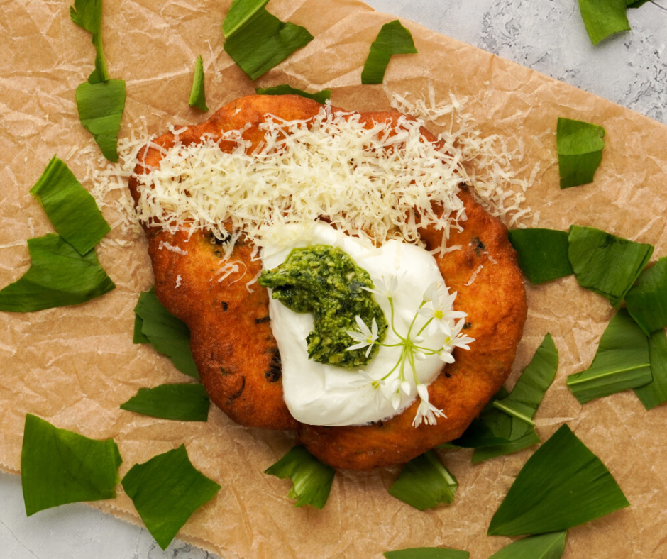 Langoš s medvedím cesnakom - Mňamky-Recepty.sk