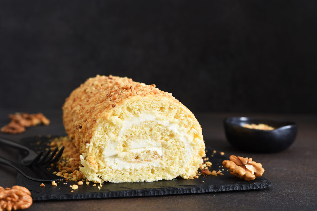 Sladká orechová roláda s banánovým prekvapením - Mňamky-Recepty.sk