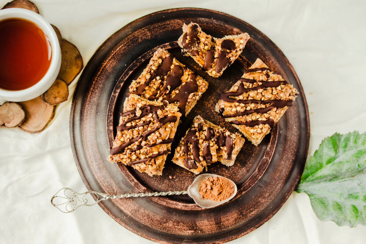 Neodolateľné orechové rezy s karamelovým krémom zo Salka - Mňamky ...