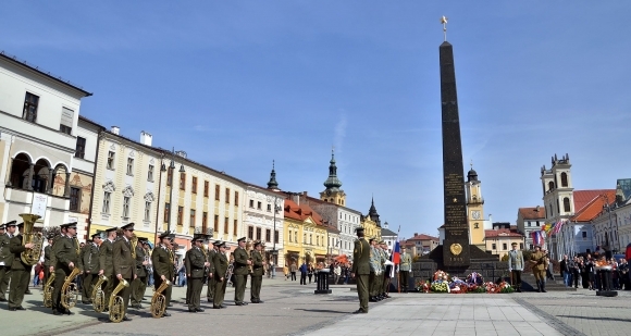 66. výročie oslobodenia Banskej Bystrice od fašistov - Fotka 1 z 6 - SITA.sk