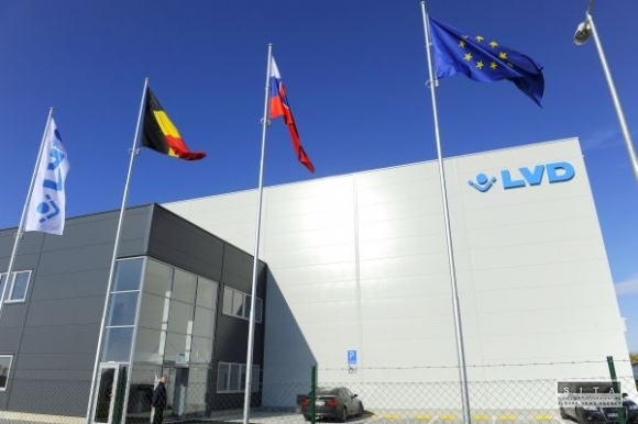 V Tornali otvorili závod, prácu tu nájdu stovky ľudí - SITA.sk