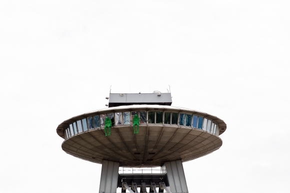 Sochy na Moste SNP - Fotka 1 z 6 - SITA.sk