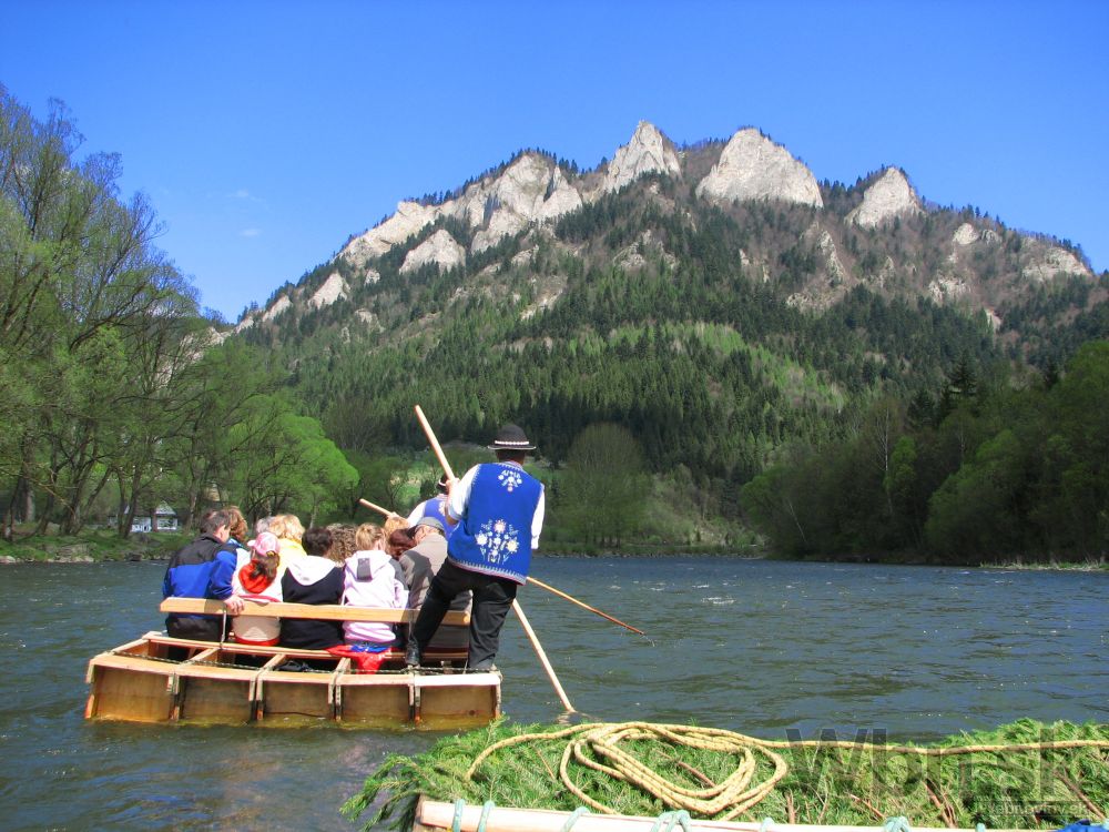 Turistov v Červenom Kláštore láka splav na drevených pltiach - SITA.sk