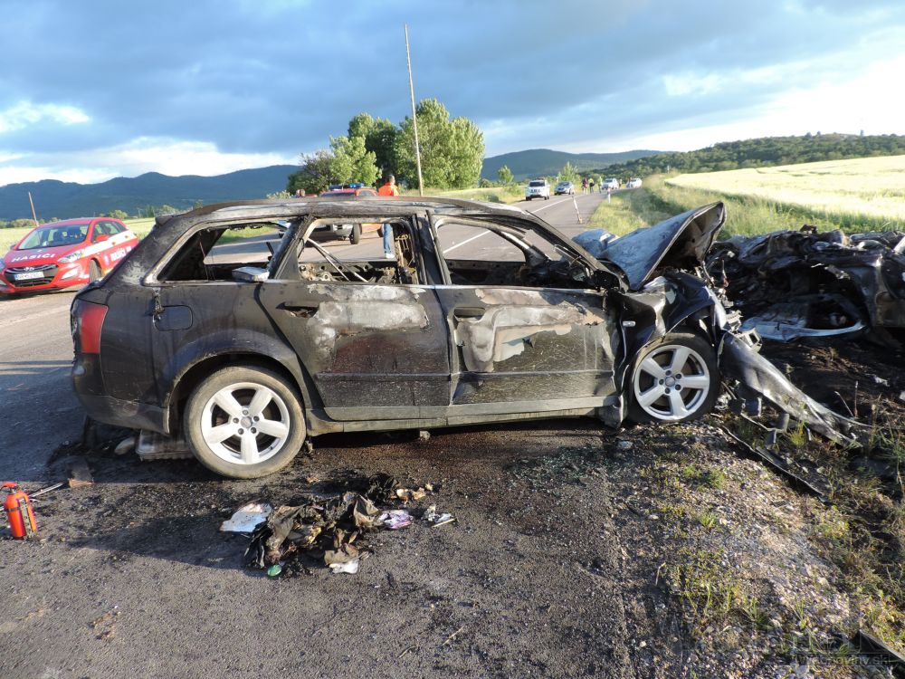 Smrteľná nehoda pri Nitre, matka so synom uhoreli v aute - SITA.sk