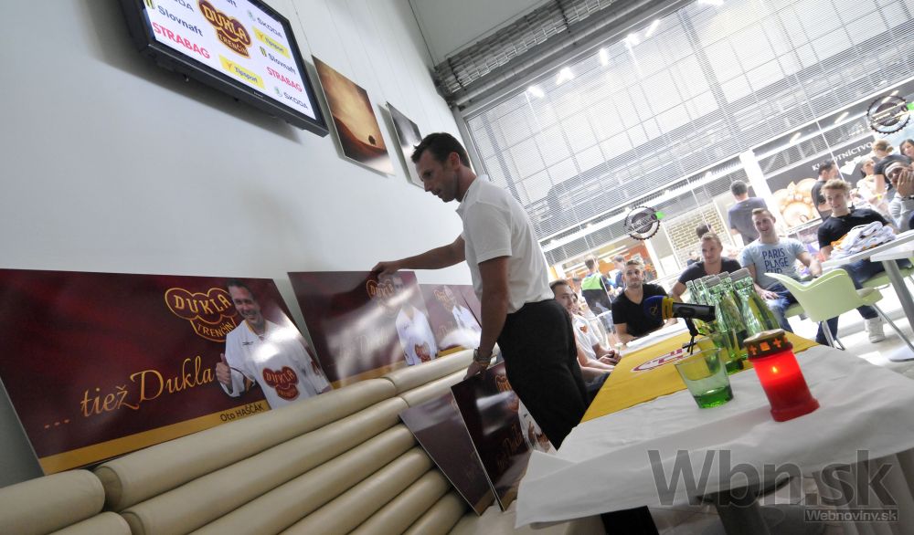 Dukla Trenčín predstavila tím - Fotka 1 z 7 - SITA.sk