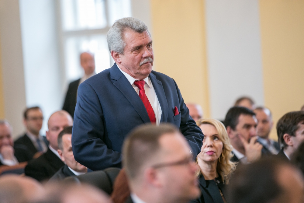 Štátne vyznamenania skĺzli do politickej agitácie - SITA.sk