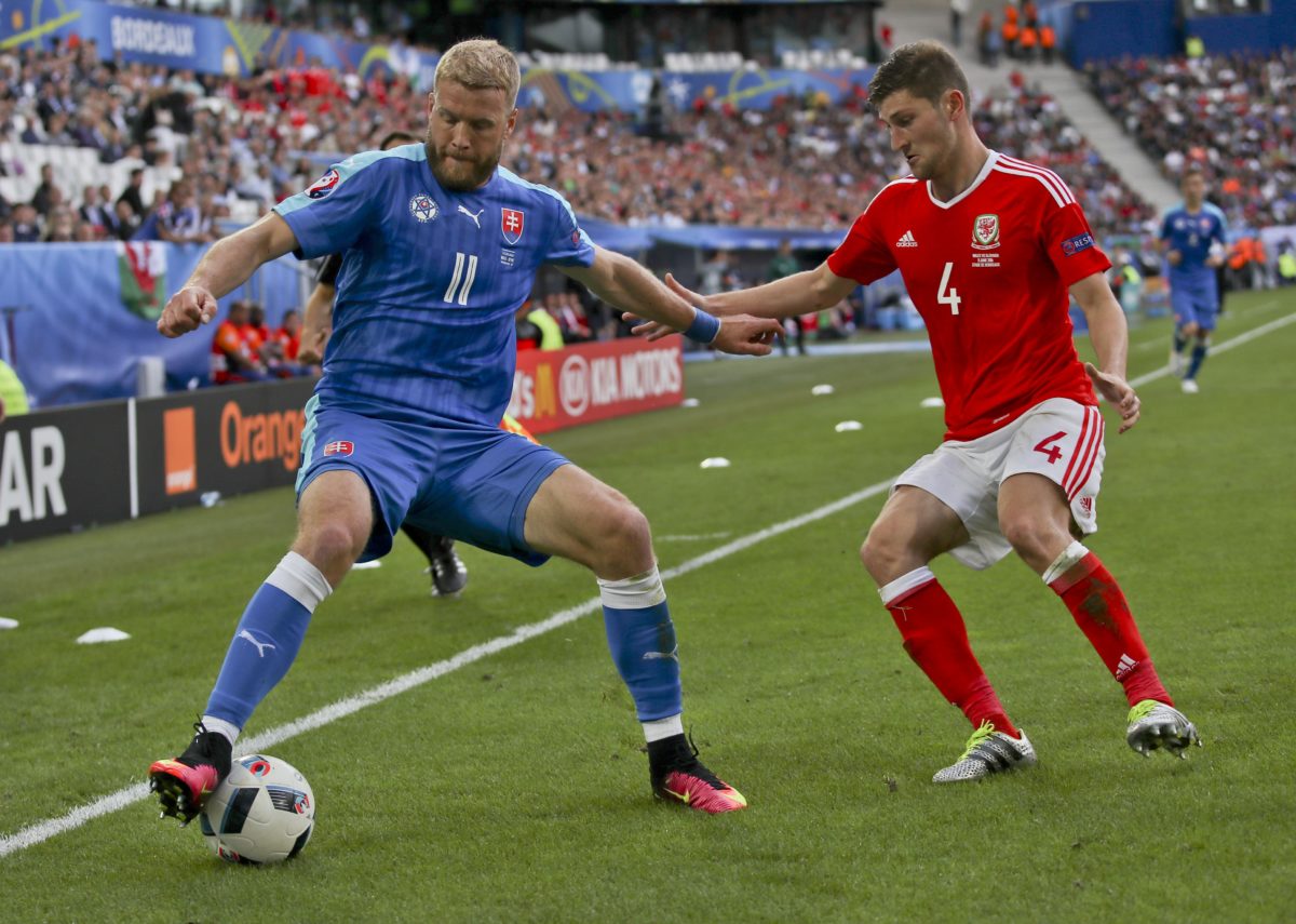 Adam Nemec si otvoril gólový účet a dostal žltú kartu, Dinamo prehralo ...