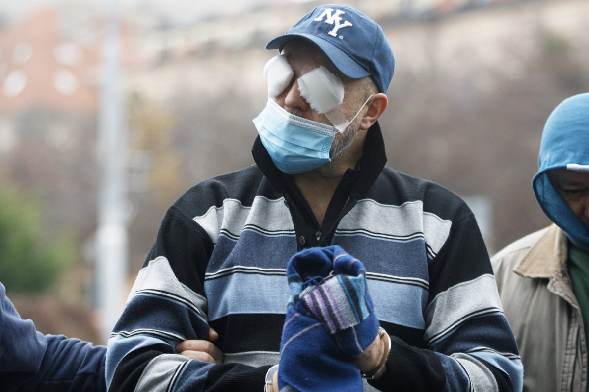 Pavol Rusko putuje do väzby, na súd prišiel so zalepenými očami (foto ...