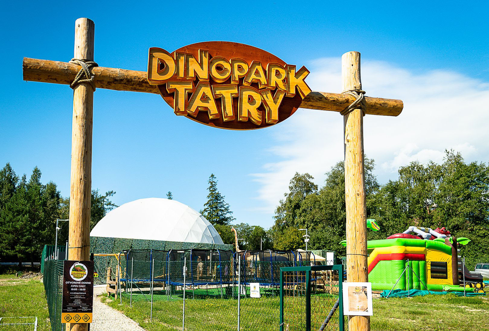 Dinopark Tatry dinosaury ani stany odstrániť nechce, rozhodnutie inšpektorátu považuje za ...