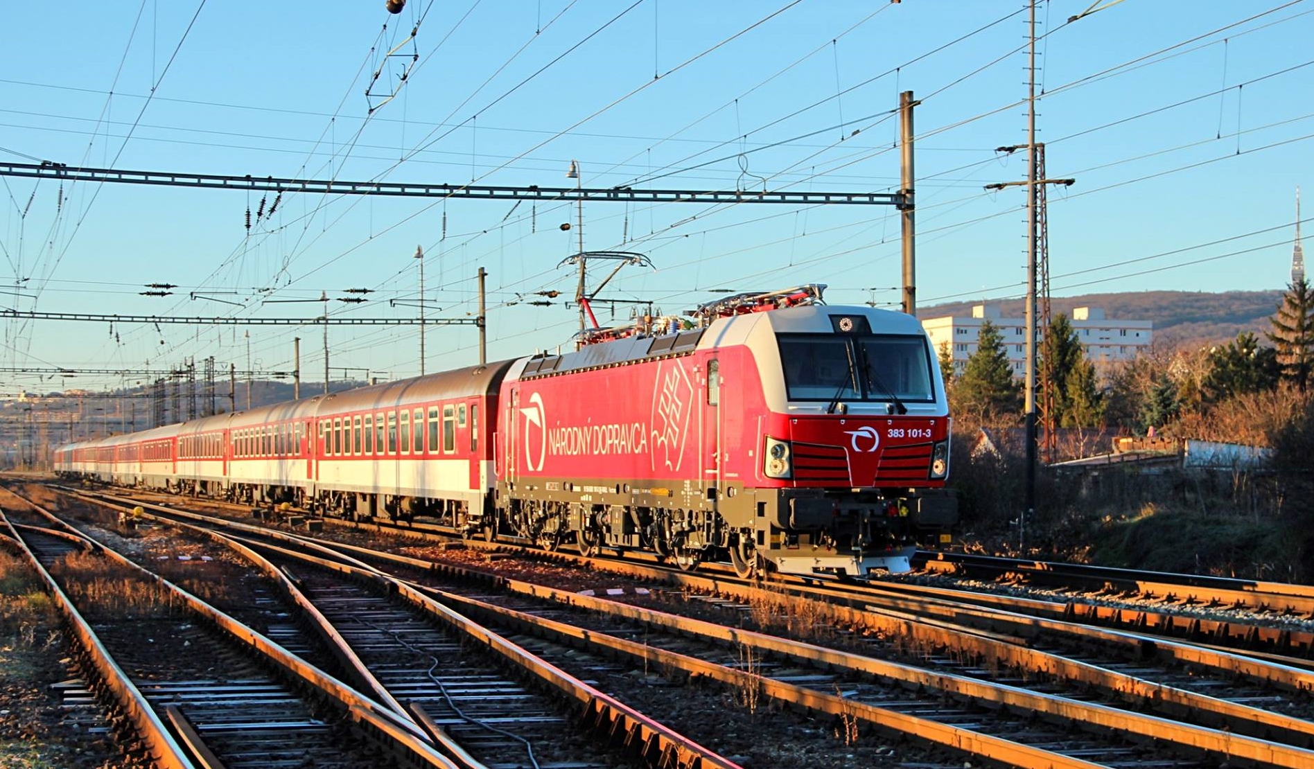 ZSSK v letnej sezóne opäť prevádzkuje výletné vlaky, ktoré jazdia vo ...