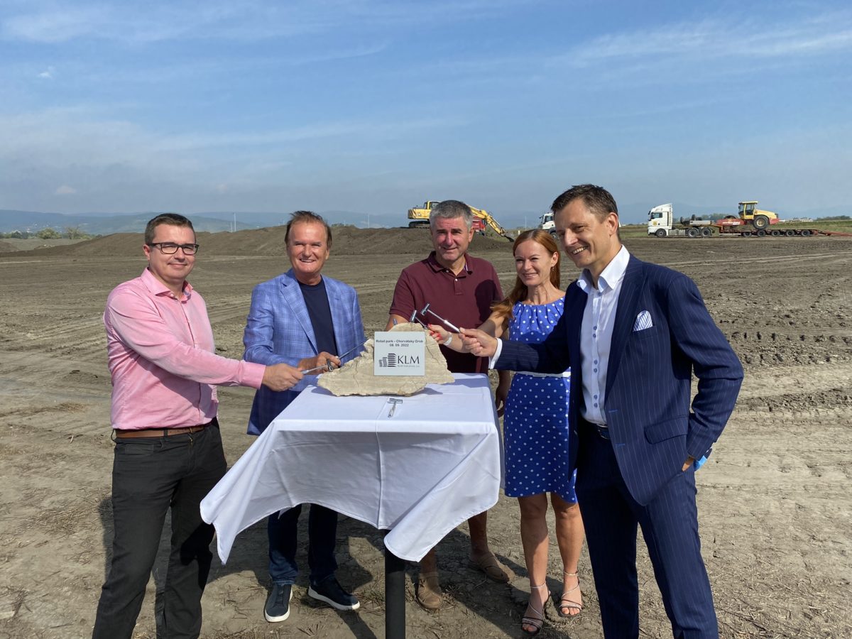 V Chorvátskom Grobe začali s výstavbou retail parku a futbalového ...