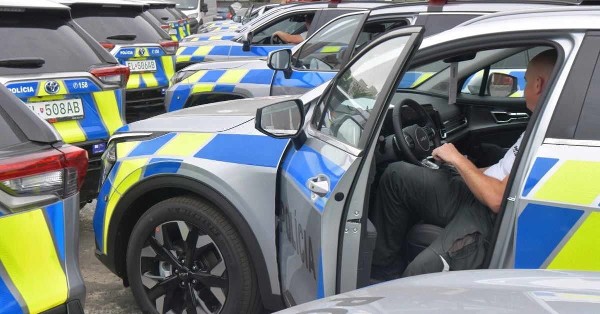 Policajtom pribudlo ďalších 56 nových hybridných áut, ministerstvo ...