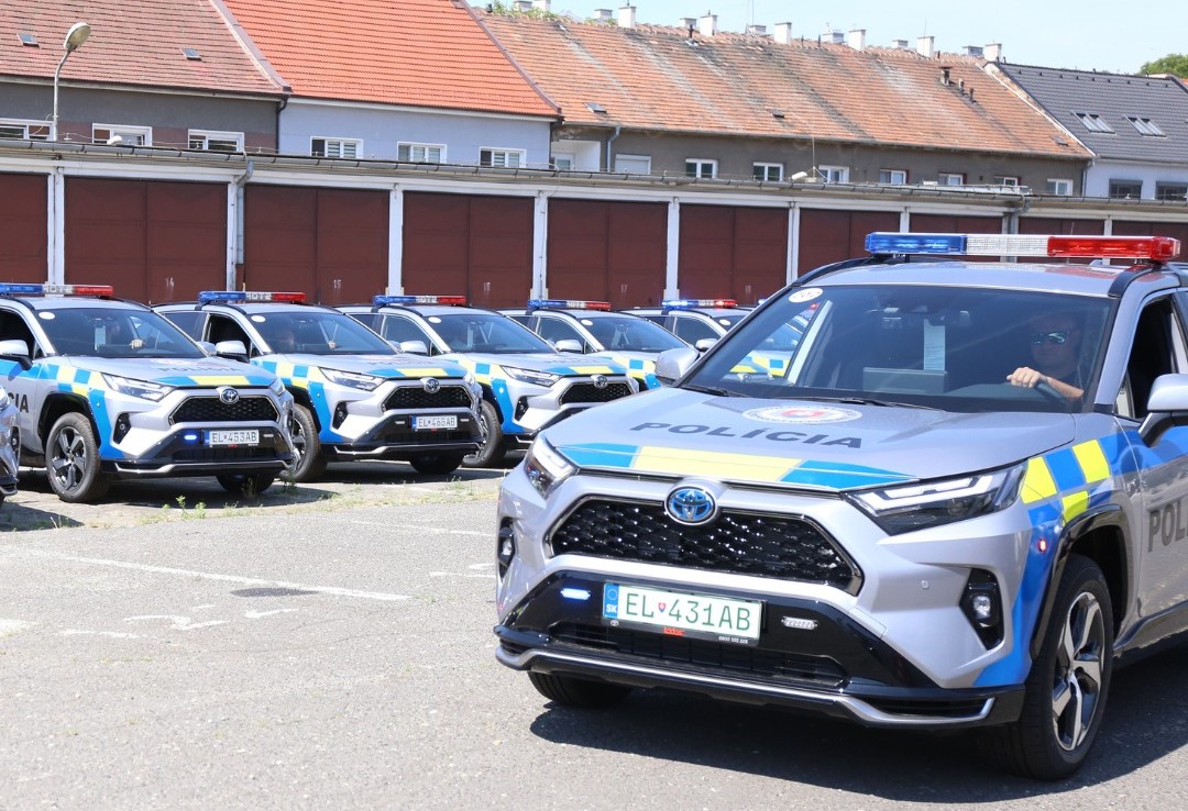 Policajti z týchto krajov dostali ďalších 40 hybridných vozidiel ...