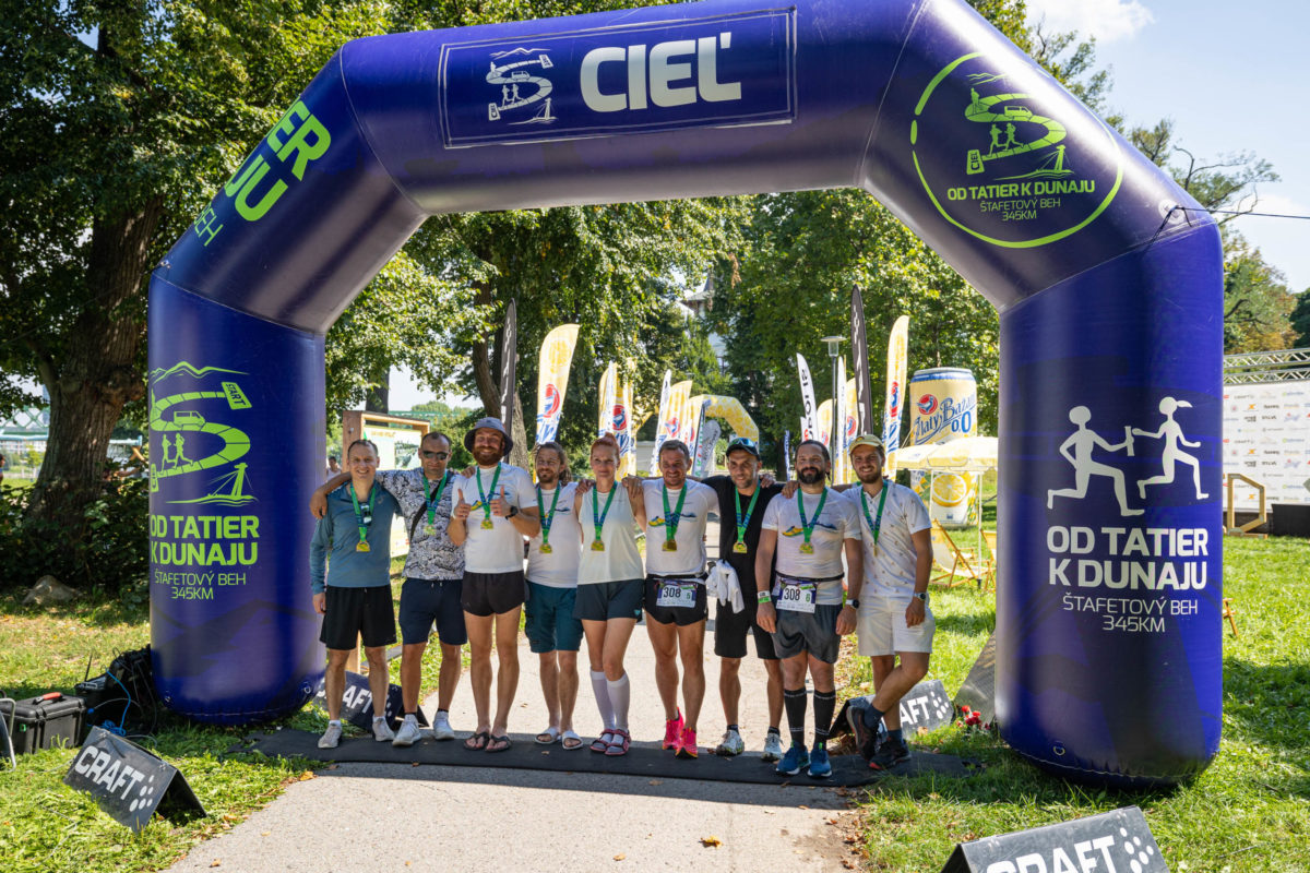 Štafetový beh „Od Tatier k Dunaju“ (fotografie) - Fotka 1 z 14 - SITA.sk
