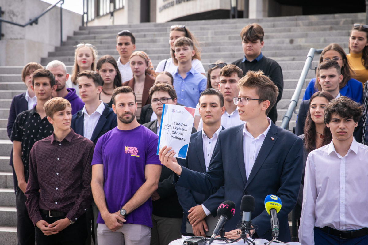 OZ Krupica predstavila dokument Stredné školstvo očami politikov ...