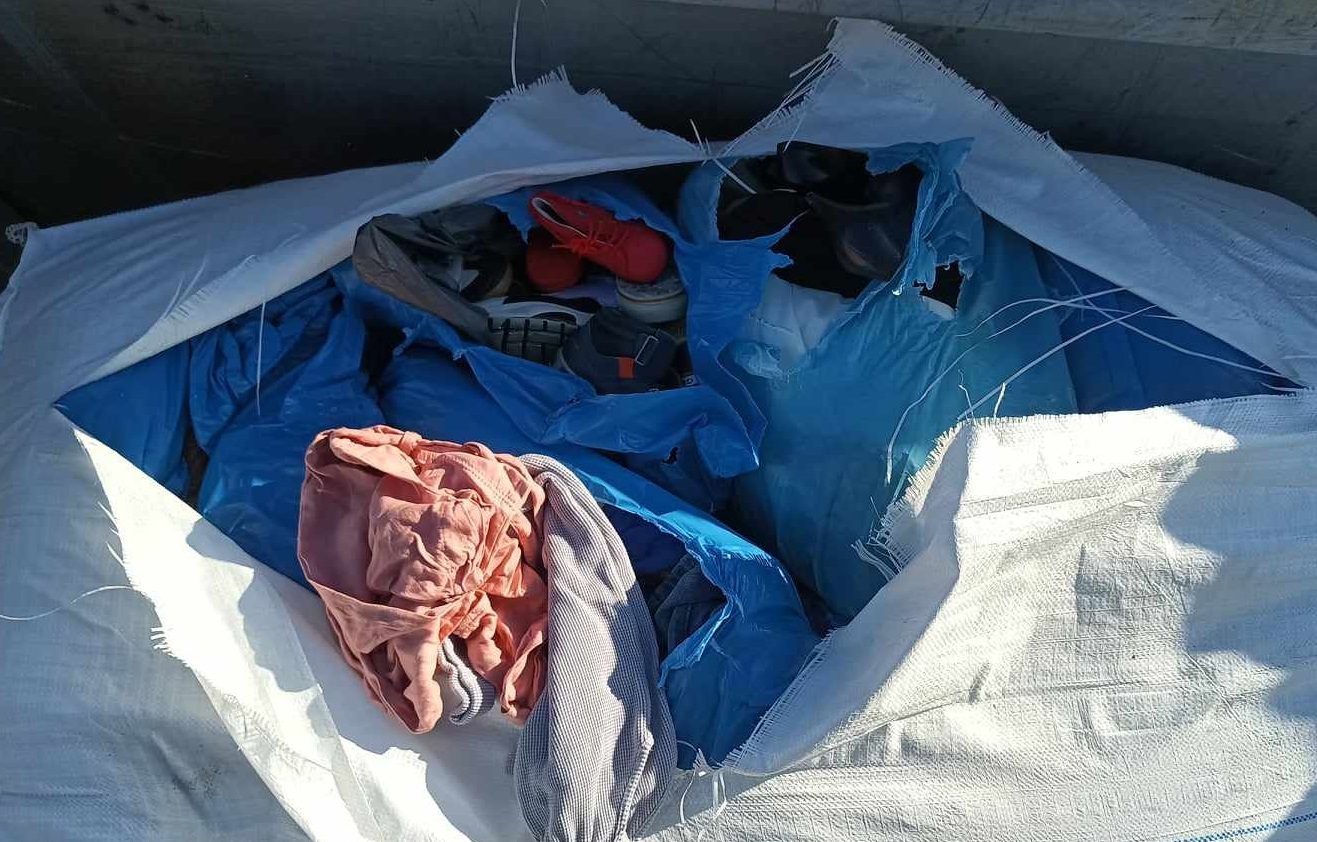 Enviropolícia zaistila nákladiak s textilným odpadom z Holandska ...