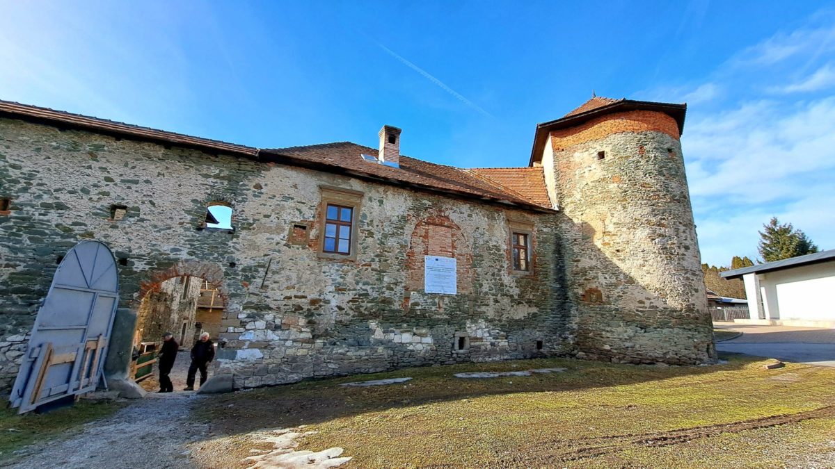 Obnova Markušovského hradu (fotografie) - Fotka 1 z 10 - SITA.sk