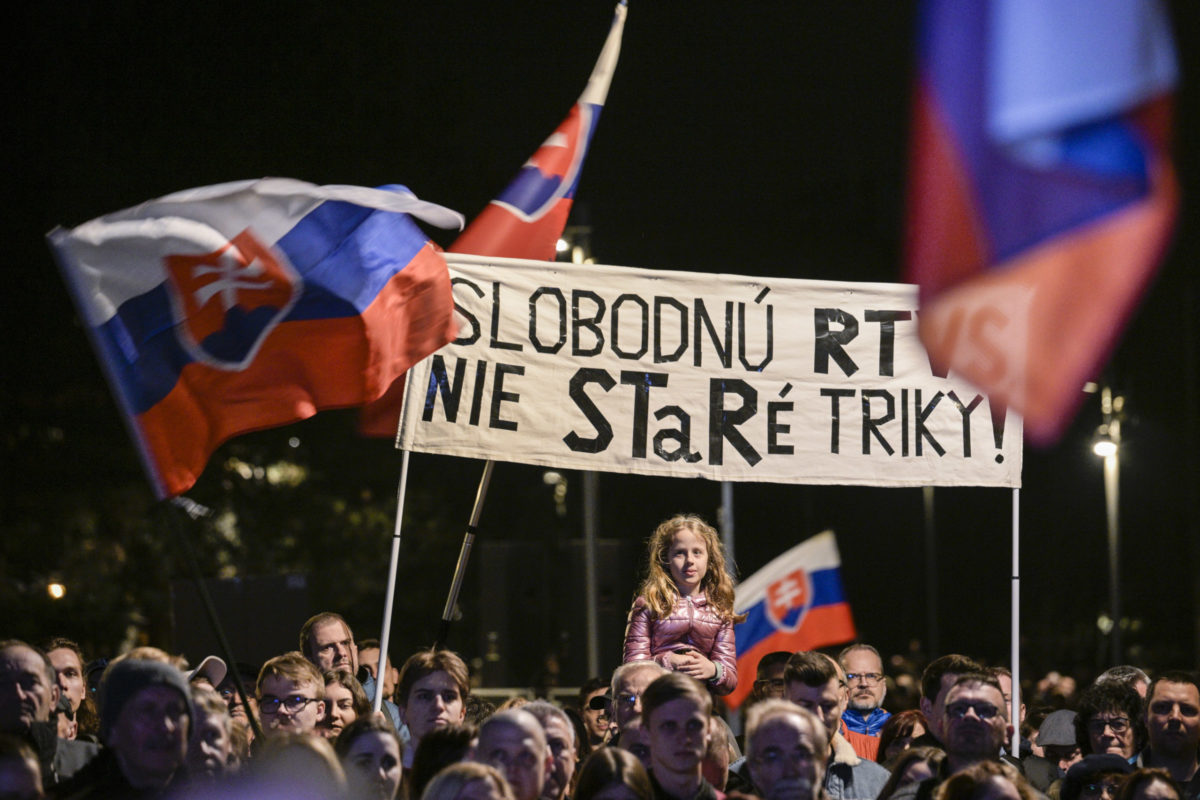 V Bratislave sa konal ďalší protivládny opozičný protest, hlavnou témou ... V Bratislave sa konal ďalší protivládny opozičný protest, hlavnou témou ...