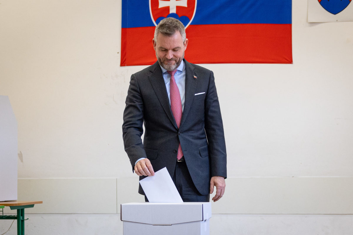 Volebný akt Petra Pellegriniho (fotografie) - Fotka 1 z 14 - SITA.sk