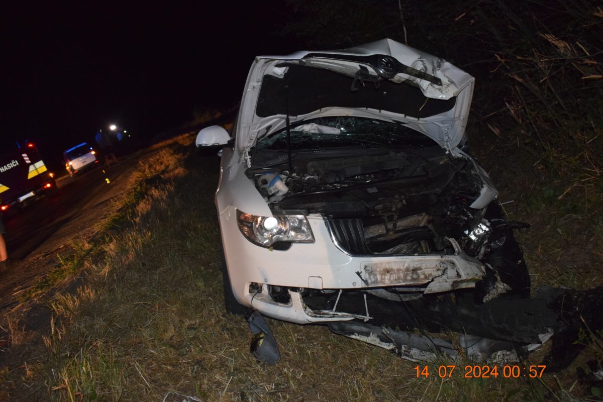 Tragická nehoda pri Michalovciach. Vodič zišiel s autom do priekopy ...