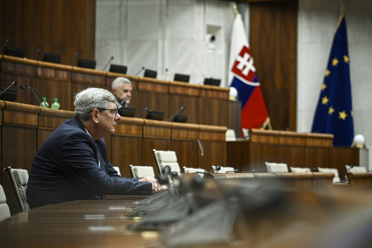 Parlament rokoval o odvolávaní Suska, opozícia podľa ministra neváha ...