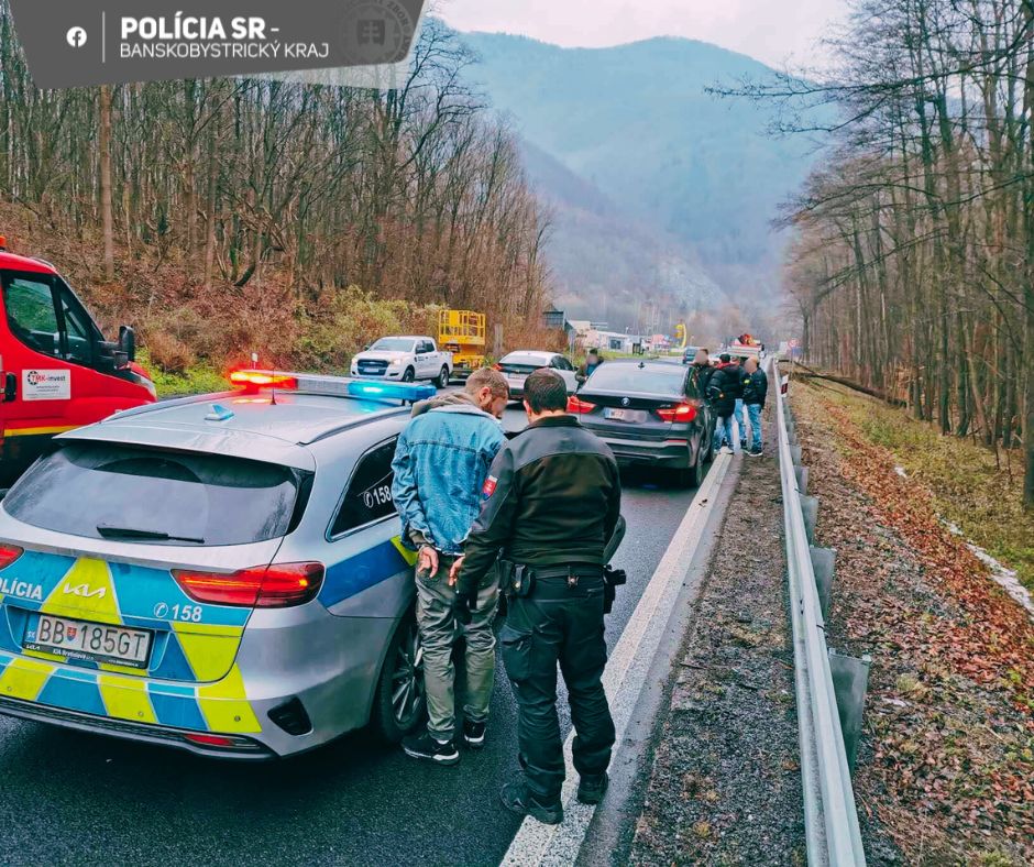 Policajti v Banskej Bystrici spozorovali na ceste kradnuté BMW, po ktorom bolo vyhlásené ...