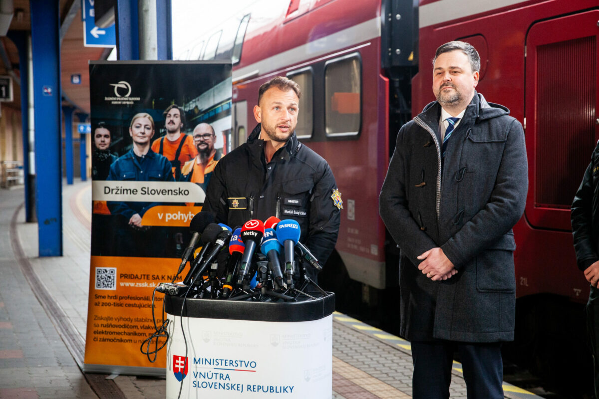 Predstavenie výhod pre Policajný zbor SR v spolupráci so ZSSK (fotografie) - Fotka 1 z 14 - SITA.sk