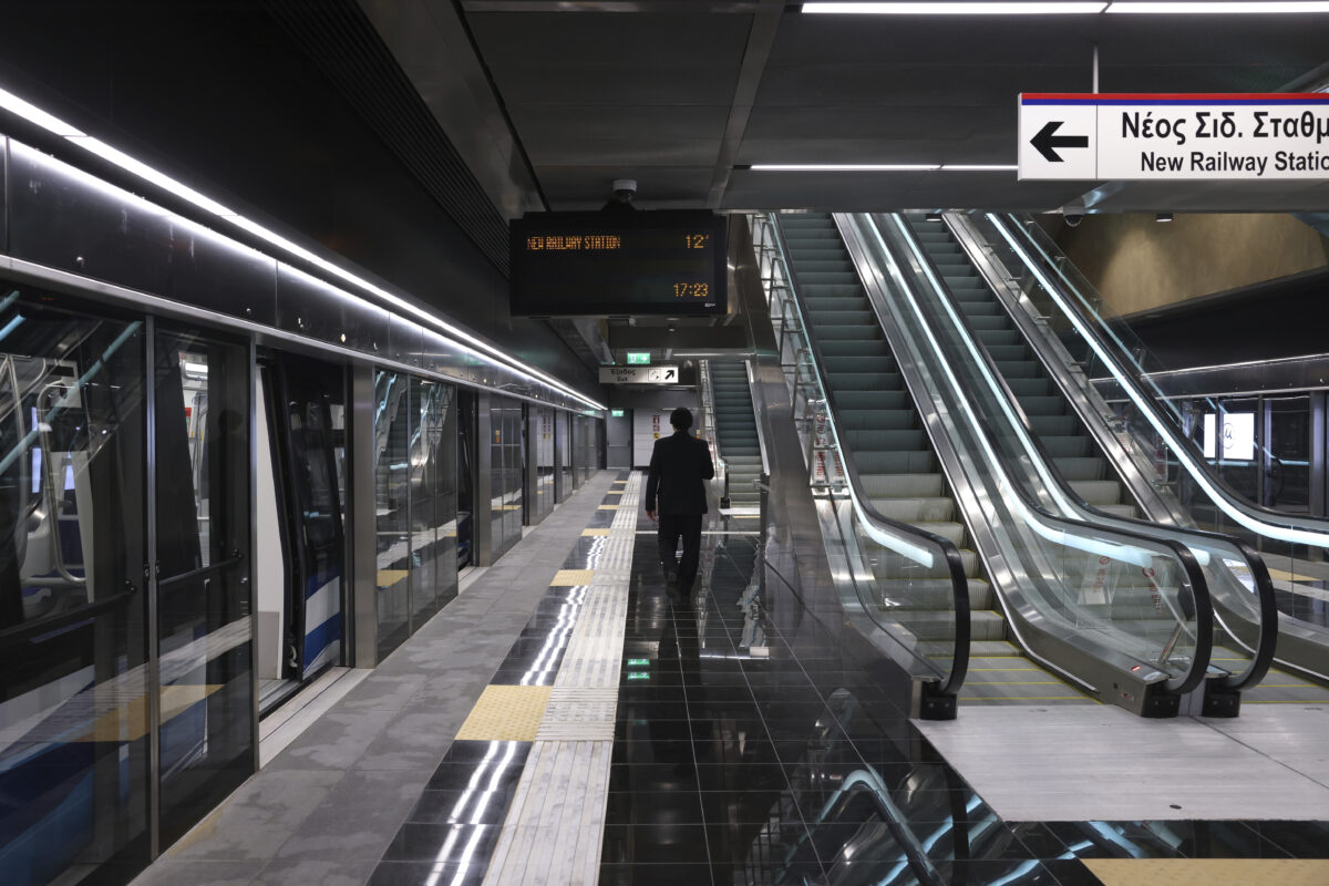 V Solúne slávnostne otvorili novú linku metra, jazdiť na nej budú ...