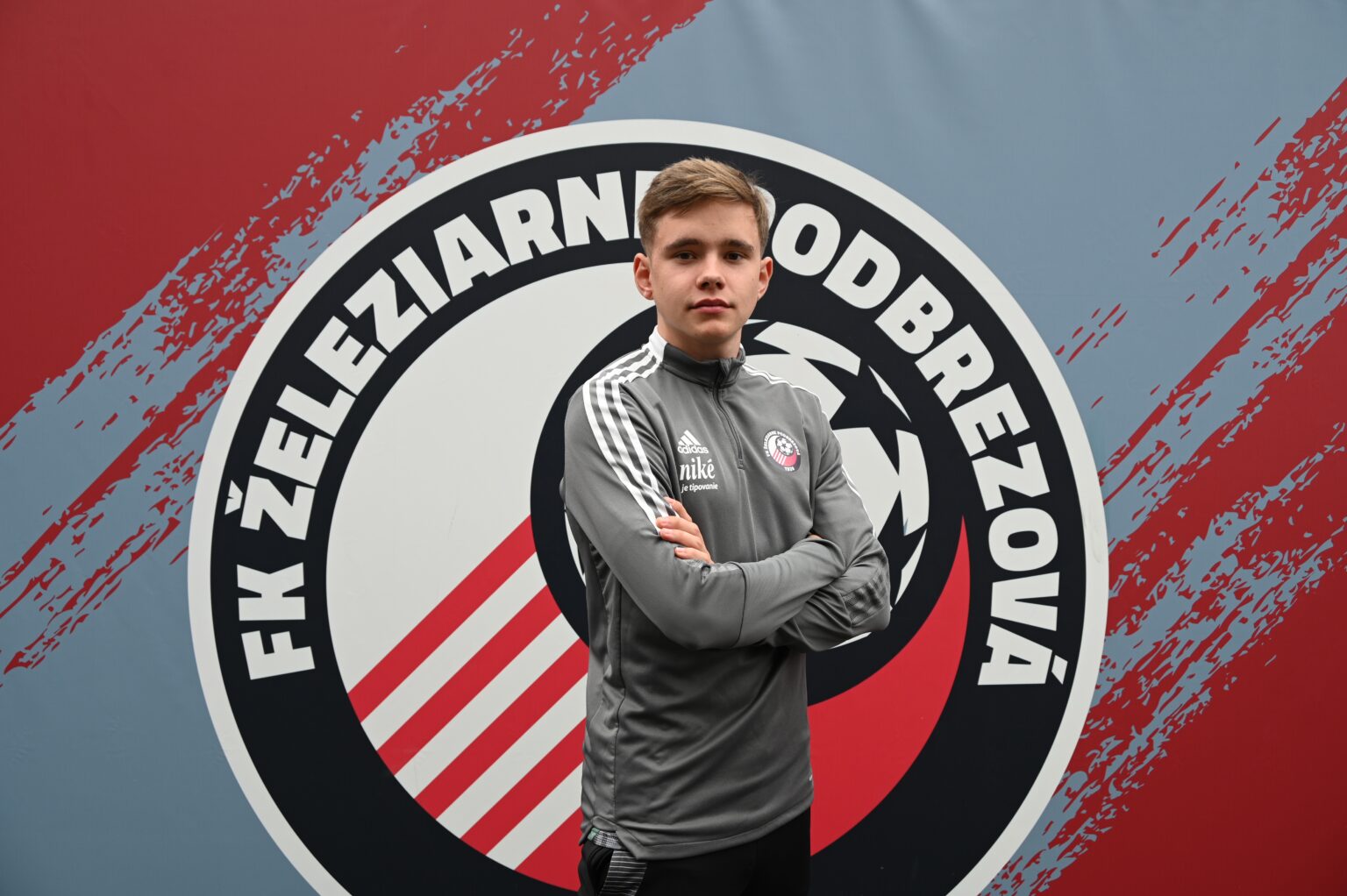 V šestnástich bol už v profesionálnom futbale. Podbrezová ulovila ...