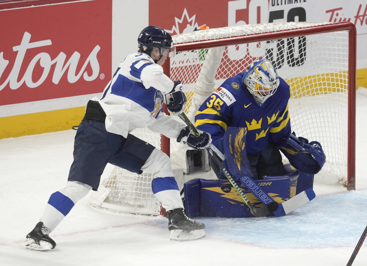 Prvé semifinále MS v hokeji do 20 rokov Švédsko - Fínsko rozhodlo až ...
