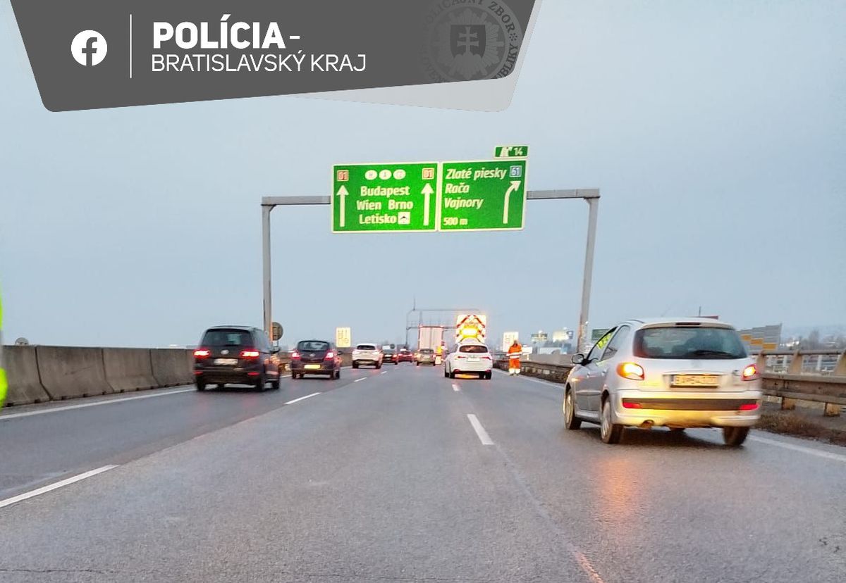 Na diaľnici D1 v smere do Bratislavy pred zjazdom na Zlaté Piesky sa prepadla vozovka - FOTO ...