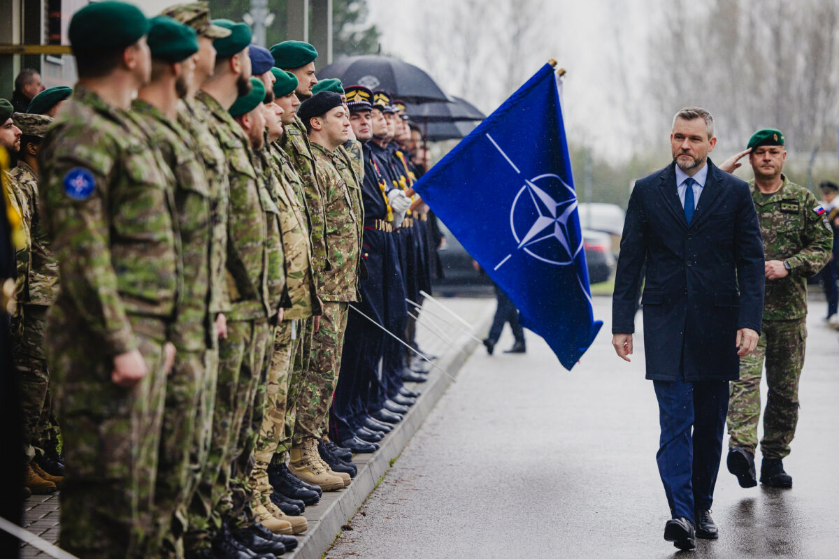Prezident Pellegrini navštívil Tím pre integráciu síl NATO (fotografie) - Fotka 1 z 3 - SITA.sk