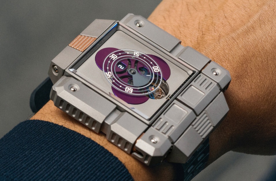 Z hodiniek robot! Hautlence Retrovision '85 ukázali šialenú novinku na ...