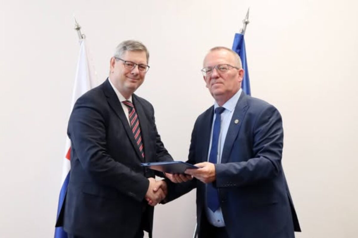 Minister Spravodlivosti Susko podpísal kolektívnu zmluvu Zboru ...