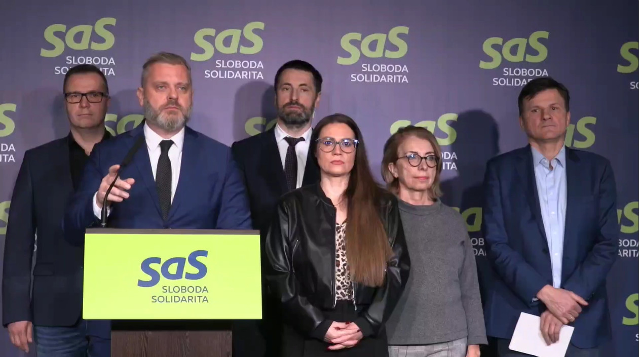 Liberáli požadujú poslanecký prieskum, tender na hasičské autá je podľa ...