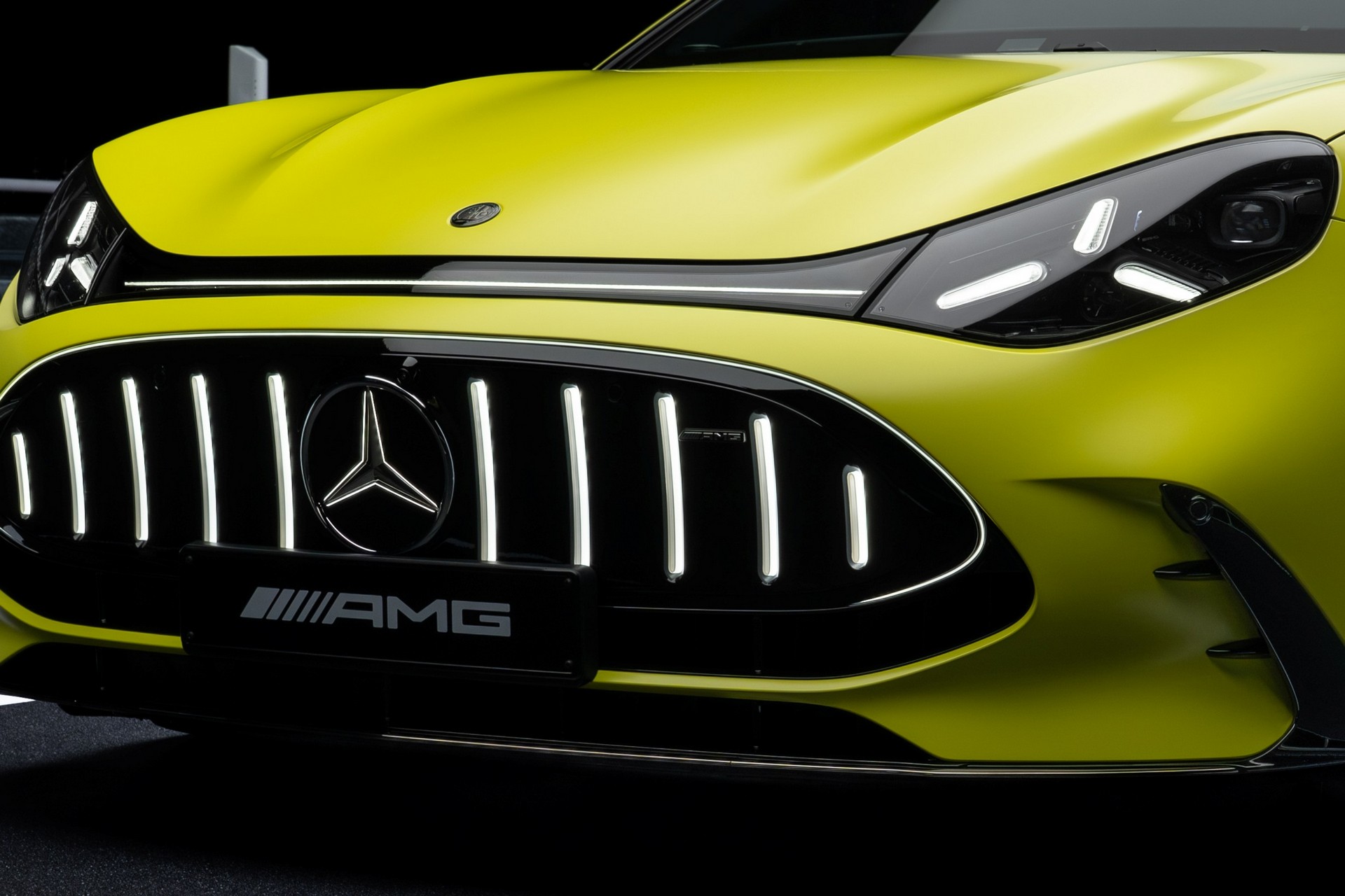 Mercedes-AMG GT4-dverové kupé: prémiový praktický superšport z ...