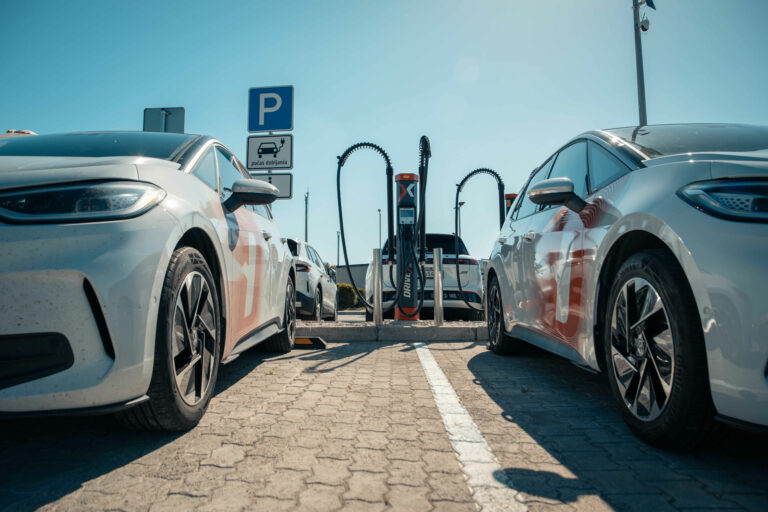 ZSE Drive dokončilo výstavbu diaľničných nabíjacích hubov - SITA Energetika